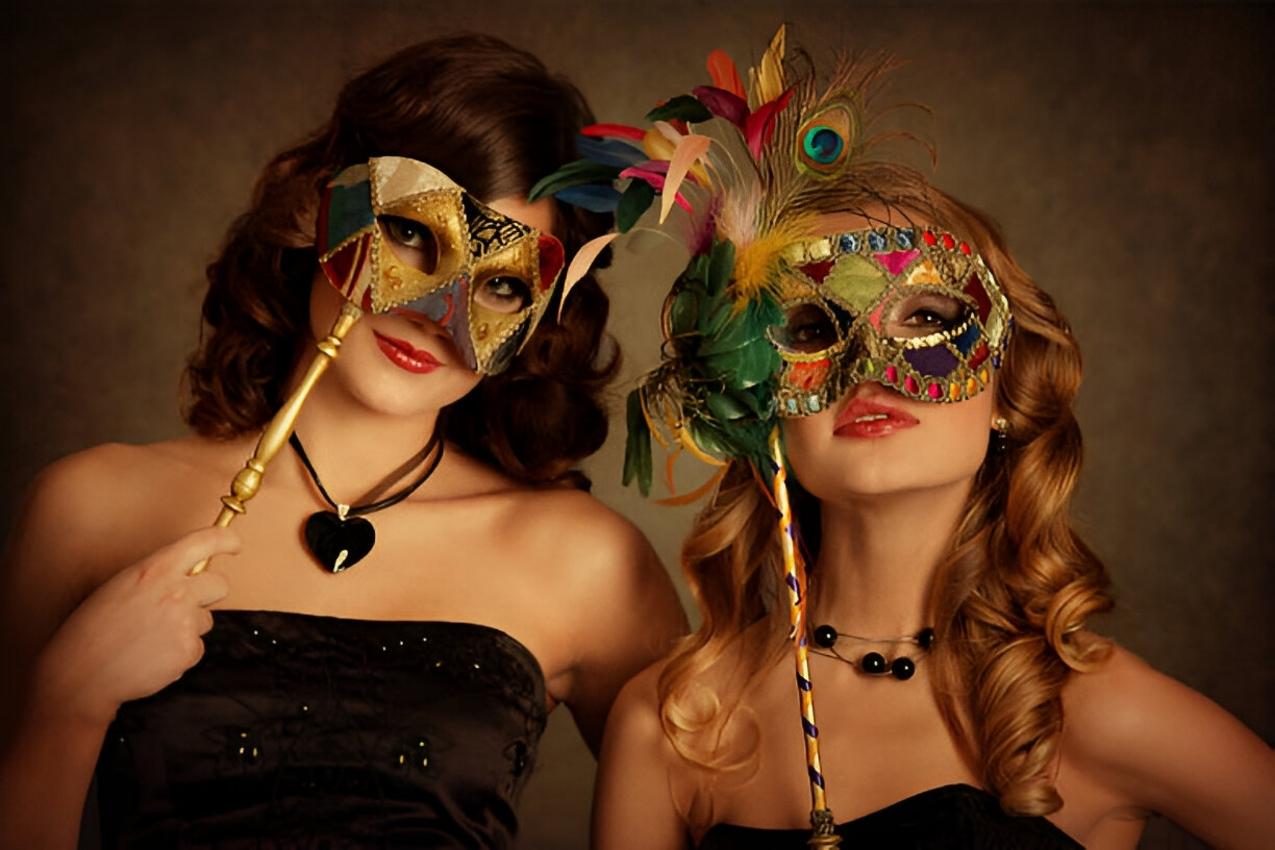 35 Unique Prom Theme Ideas | Ideas to Throw the Ultimate Party